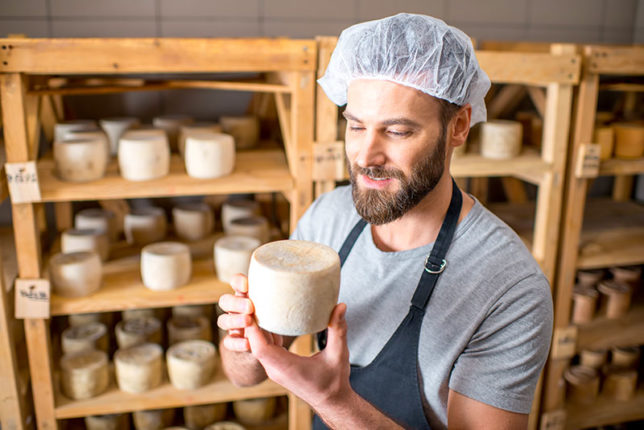 Vous êtes fromager et chercher un emploi : contactez AGRI TEAM